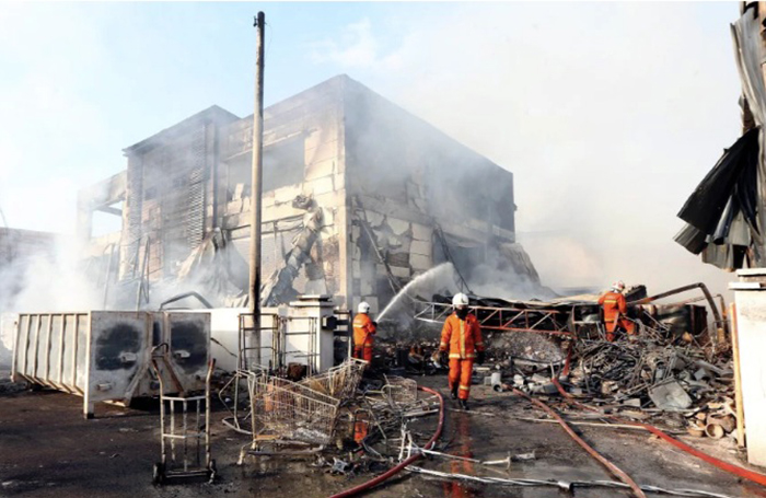 Bomba Ambil Masa 10 Jam Padam Api 7 Kilang Terbakar « MYNEWSHUB