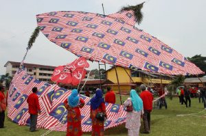 Wau 100 Kg Meriahkan Bulan Kemerdekaan