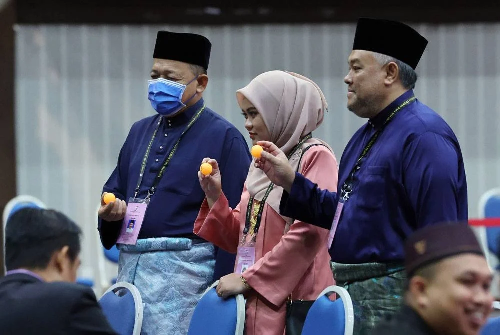 Shahidan Berdepan Tiga Penjuru Di Arau « MYNEWSHUB Shahidan Berdepan Tiga Penjuru Di Arau « MYNEWSHUB