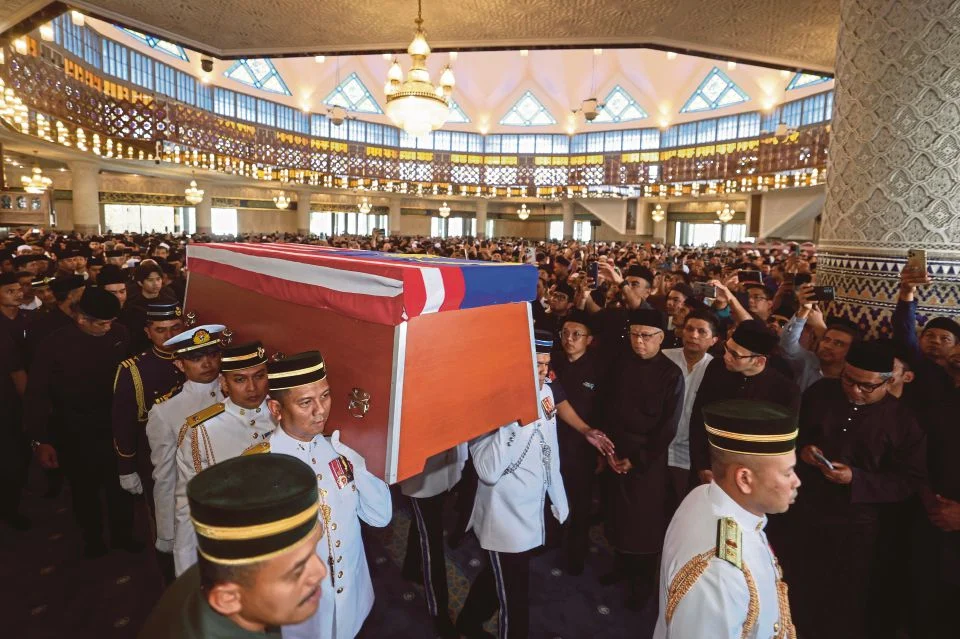 Bendera Pahang Dikibar Separuh Tiang Esok