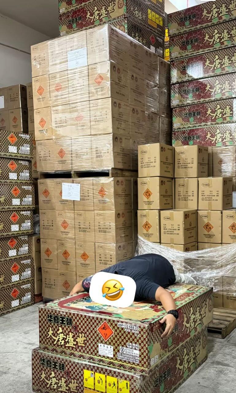 Mercun Gergasi 19KG Diimport Dari China Dijual Hingga RM5,000 Sekotak